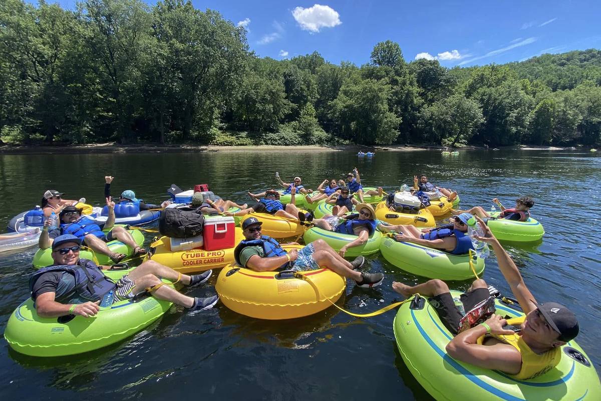 One Of The Best Rivers In The U.S. For Tubing Is Just Under 90 Minutes ...