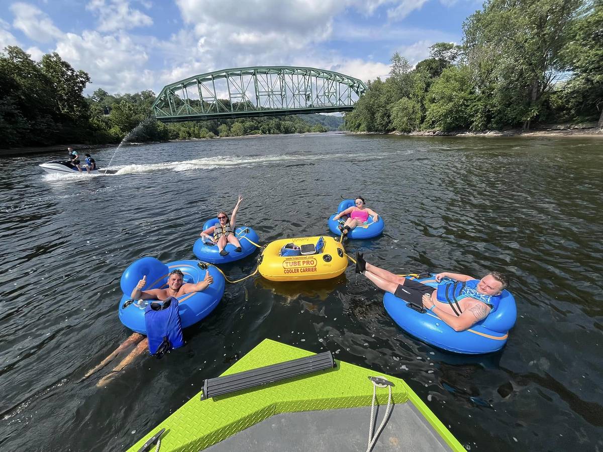 One Of The Best Rivers In The U.S. For Tubing Is Just Under 90 Minutes ...