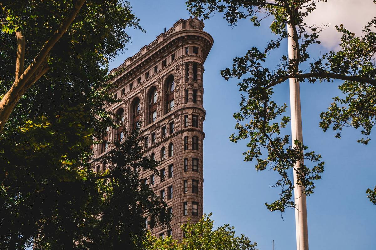 After 123 Years Of Darkness, Manhattan’s Iconic Flatiron Building Will ...