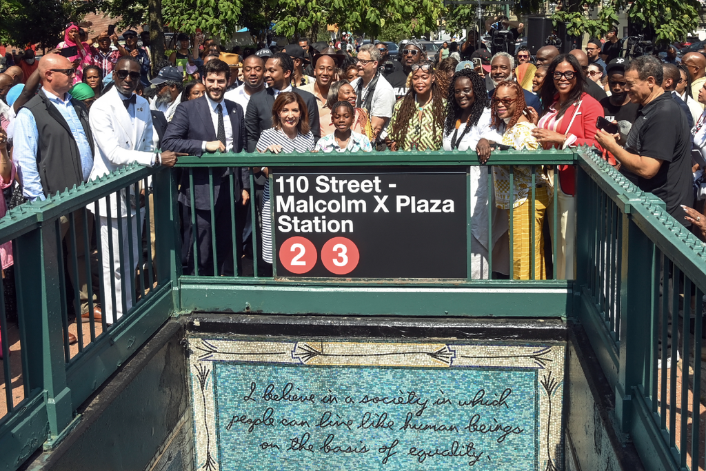 Umbenennung der U-Bahn-Station 110 St in Harlem in Malcolm X Plaza ...
