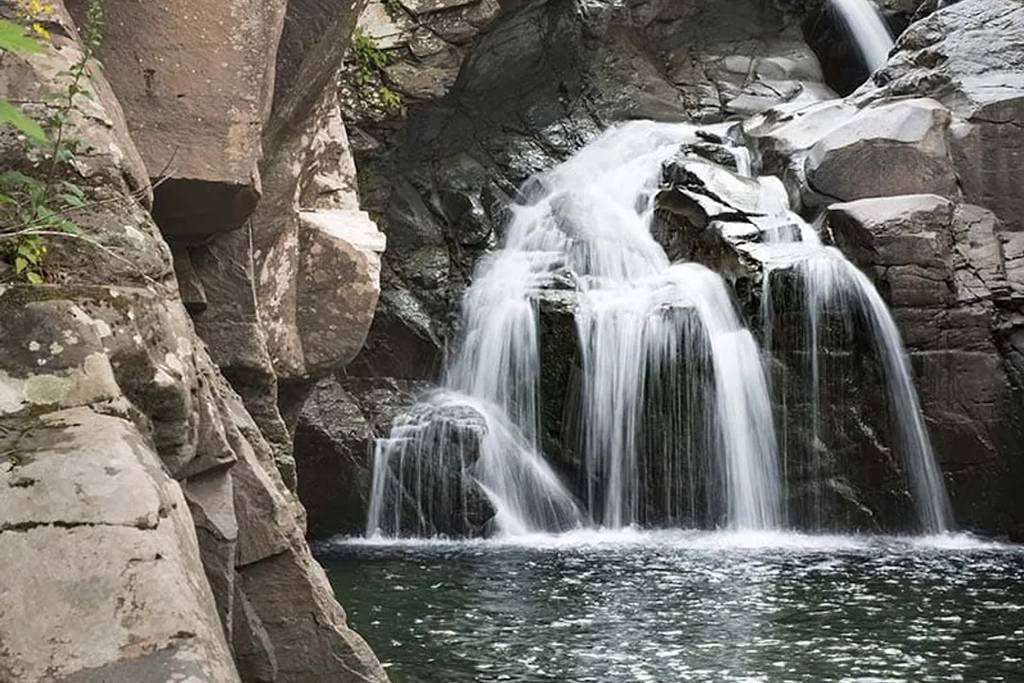 This Hidden Catskills Swimming Hole in Upstate NY Lets You Leap Off ...