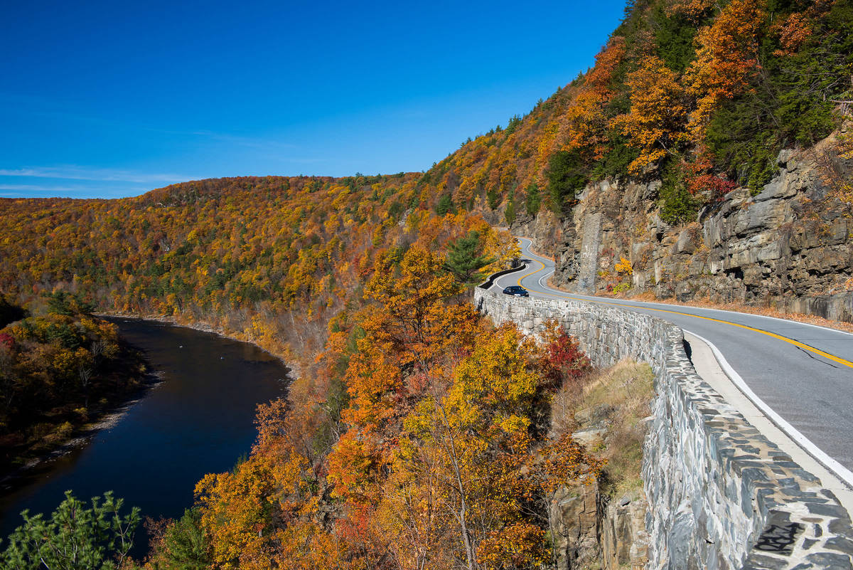 A Scenic 70-Mile Drive In Upstate NY Is One of The Best Roads For Leaf ...