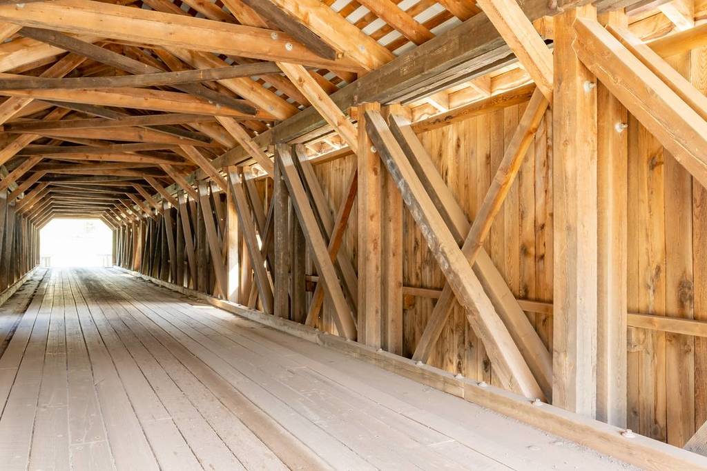 De oudste overdekte brug in New York staat nog steeds - en hij staat in ...