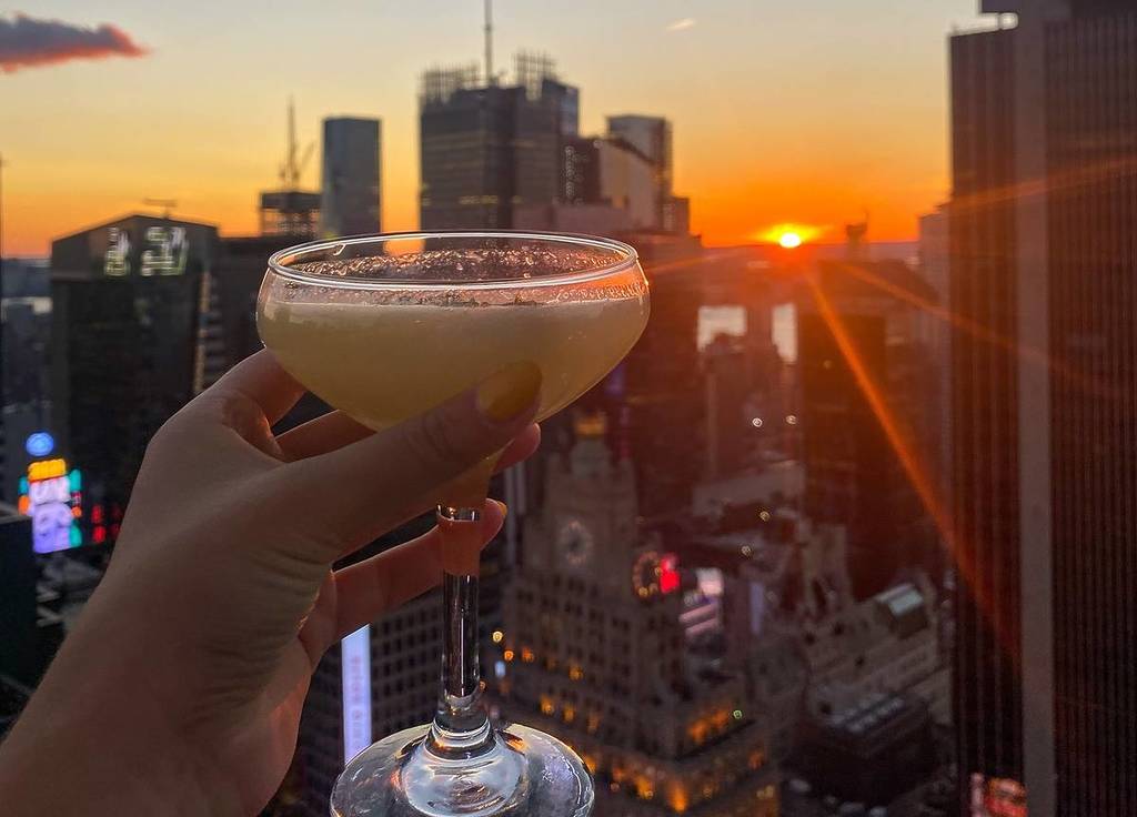 Desbloqueie US$ 100 em bebidas gratuitas para seus amigos em nosso ...