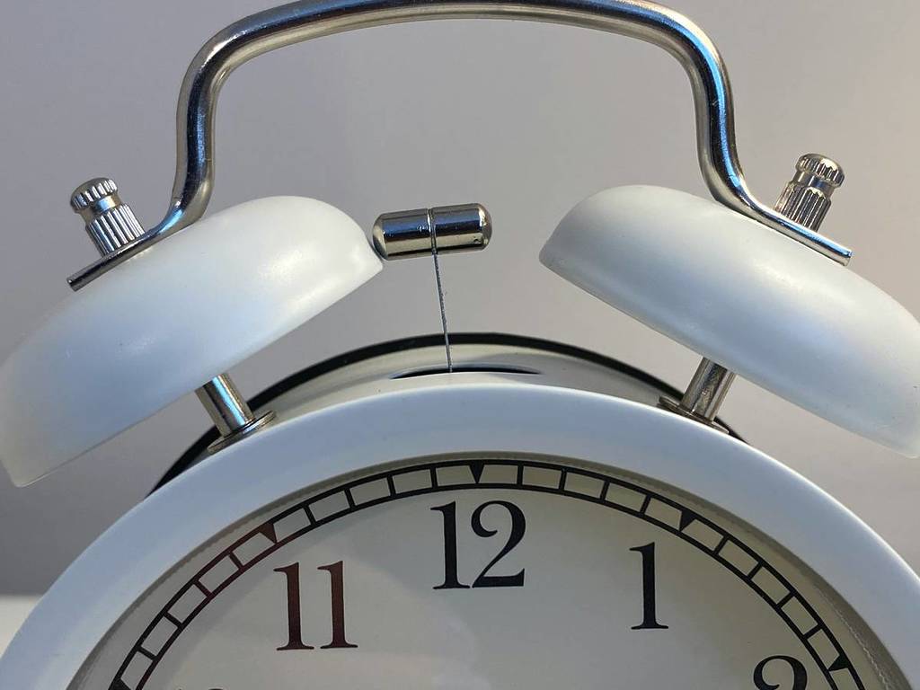 Do We Turn Clocks Back This Weekend? Here's When the 2025 Daylight ...