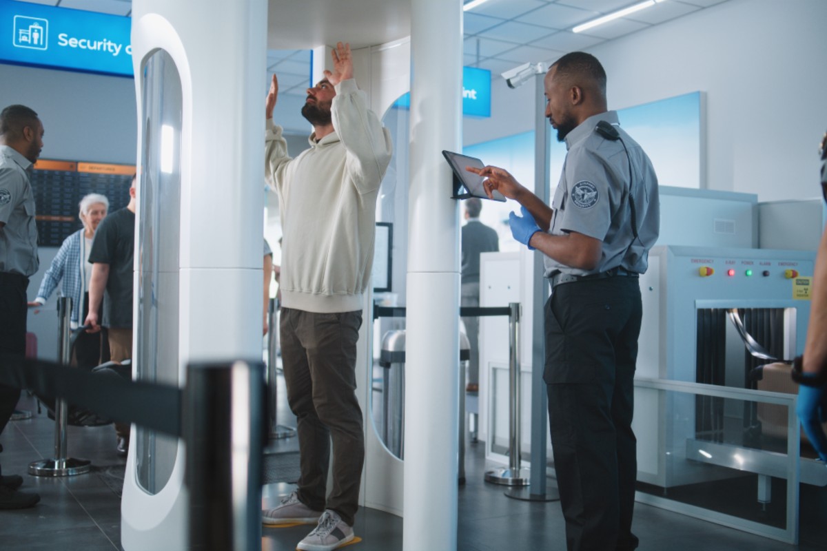 TSA-scanners kunnen je verjaardagspak niet (meer) zien - dit is wat ze echt detecteren