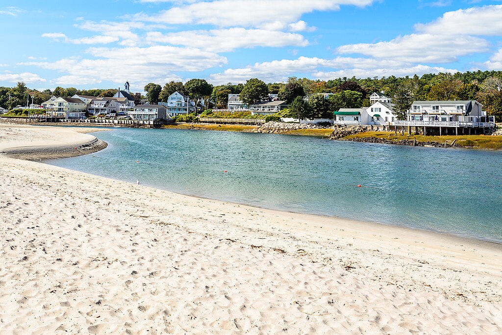 Insenature color caramella e un sentiero di 100 anni lungo la scogliera fanno di questo ...