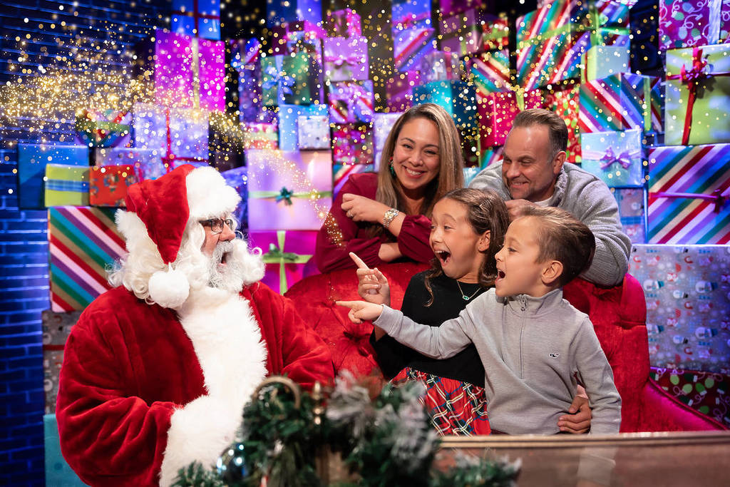 Hang Out With Santa At His Workshop For This Festive Photo Experience ...