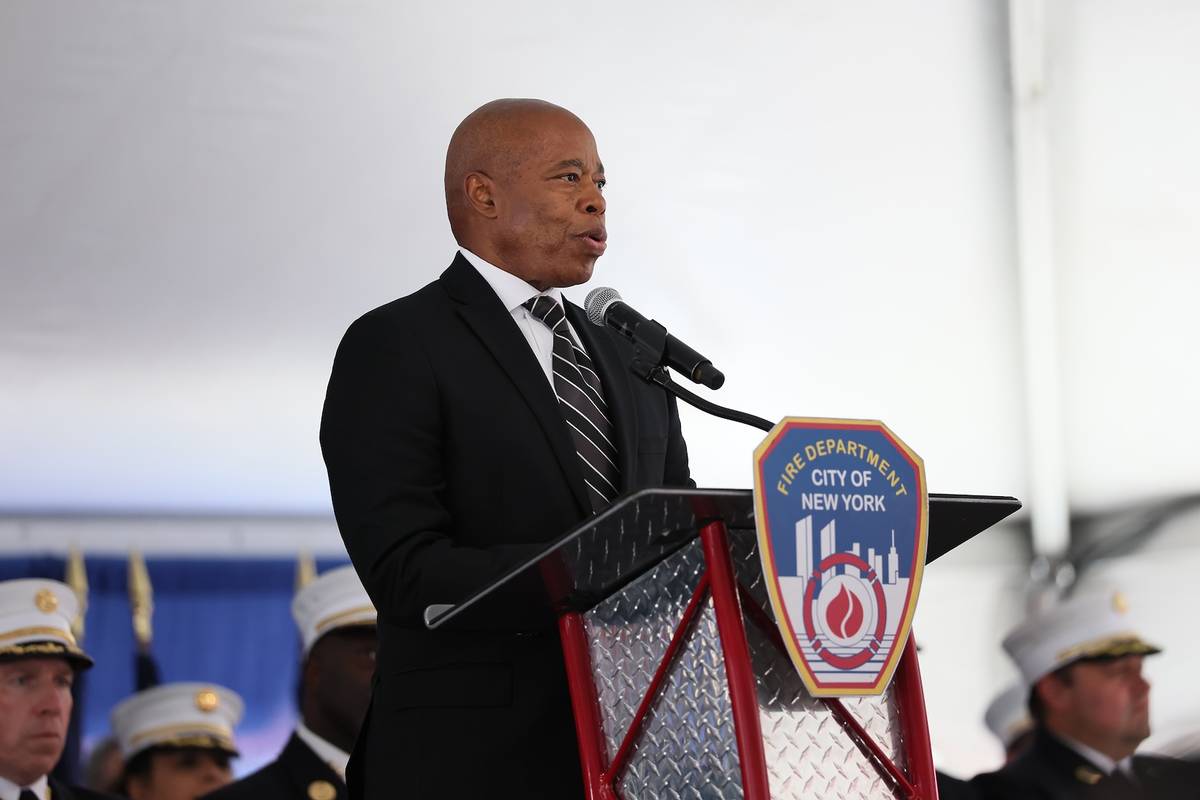 O prefeito de Nova York, Eric Adams, revela que está desistindo da ...