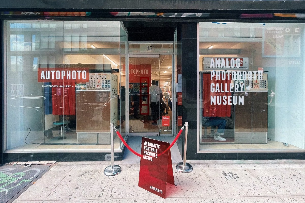 Step Into NYC’s First Museum Dedicated To Vintage Photobooths — Say ...