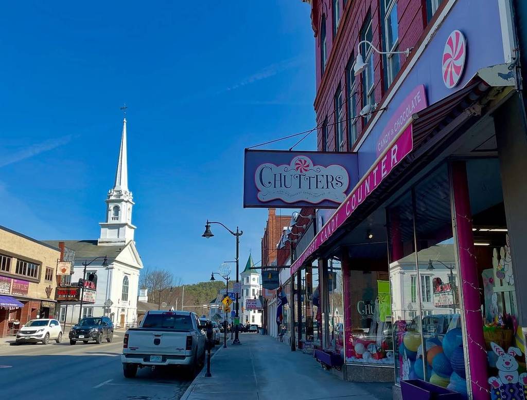The Longest Candy Counter In The World Is In New England—With Over 500 ...