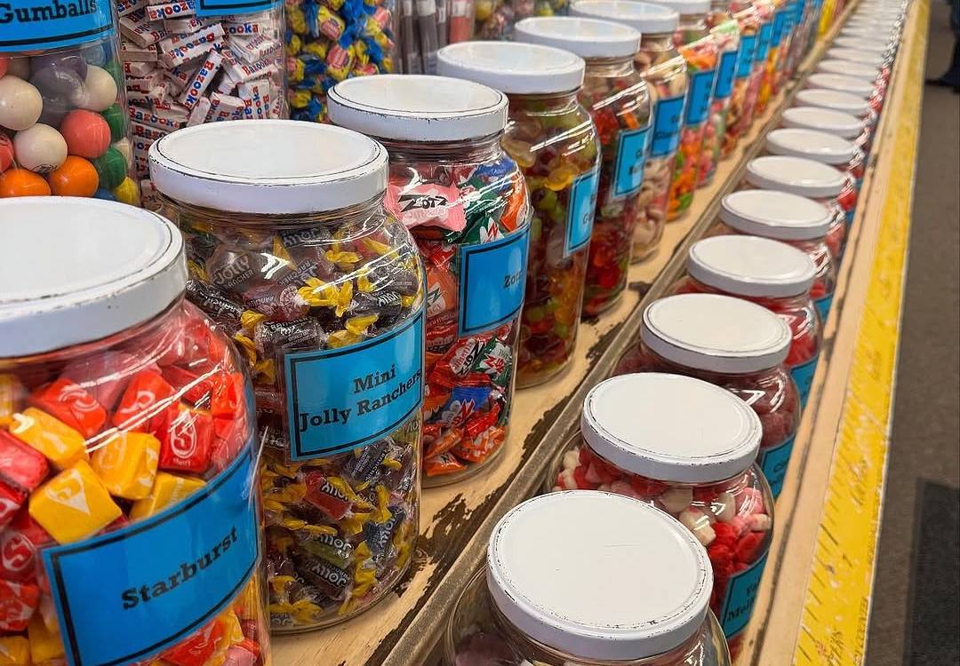 The Longest Candy Counter In The World Is In New England—With Over 500 ...