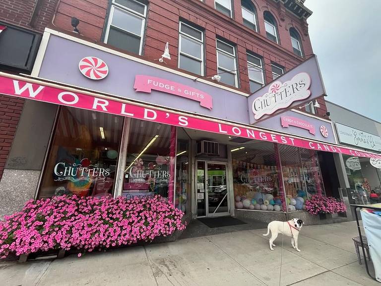 The Longest Candy Counter In The World Is In New England—With Over 500 ...