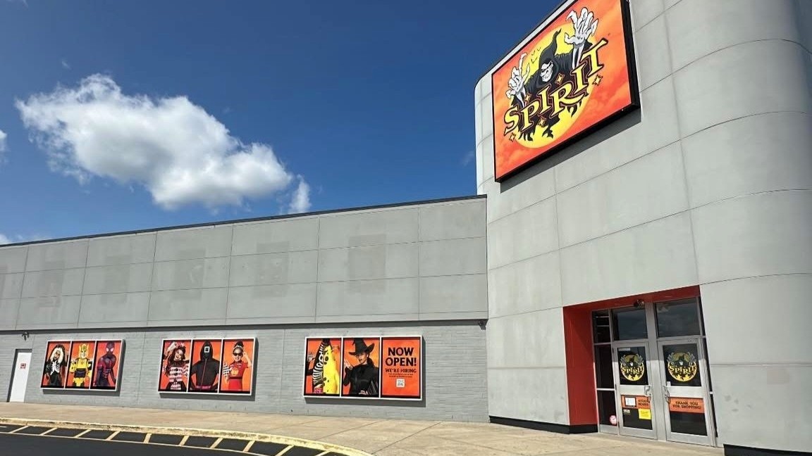 The Largest Spirit Halloween Store in the U.S. Is 2 Hours From NYC ...