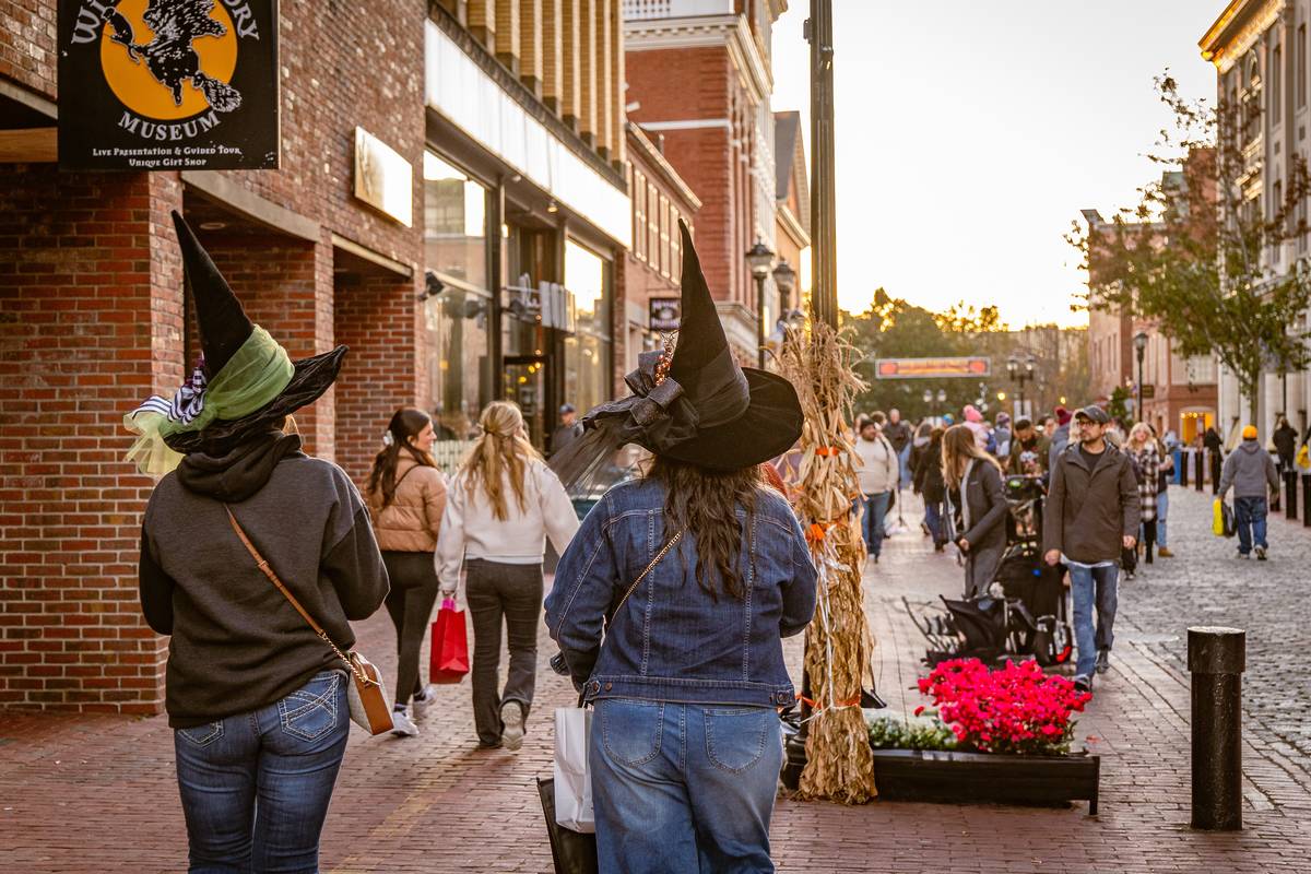 7 Haunted Halloween Towns in New York Perfect for a Weekend Trip