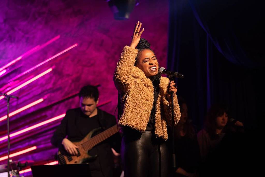 'Espresso' Unplugged: Broadway Stars Reimagine Sabrina Carpenter Hits ...