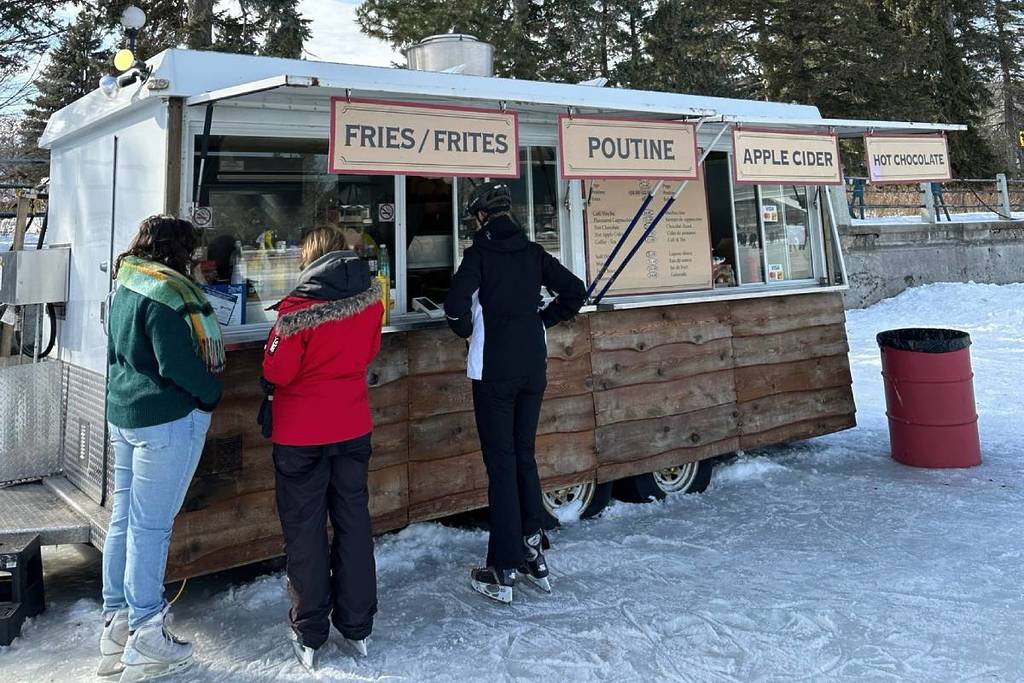 La pista de patinaje sobre hielo al aire libre más grande del mundo ...