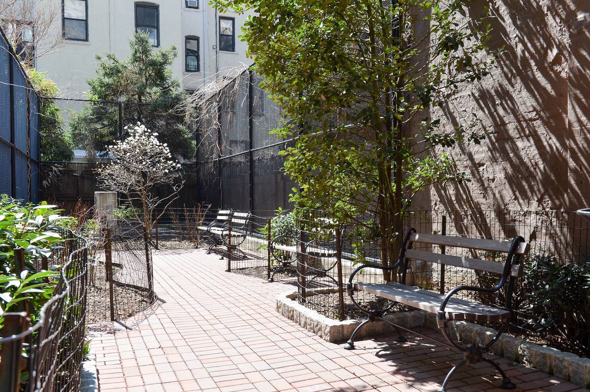 NYC’s Smallest Park Is A Pocket-Sized Upper West Side Oasis Tucked ...