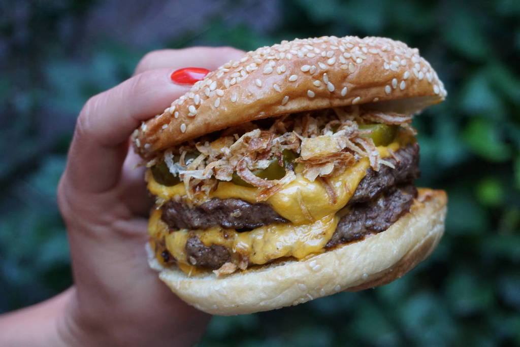 This Award-Winning Smash Burger Is One Of The Best In NYC - Here's How ...
