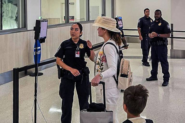 JFK’s New 2-Second ‘Glance and Go’ Trick Will Let U.S. Citizens Skip ...