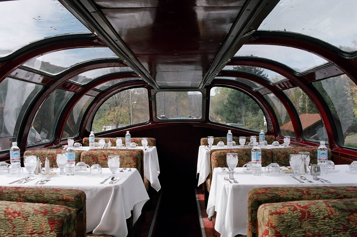 Ce rare trajet en train sous un dôme de verre à travers les Catskills ...