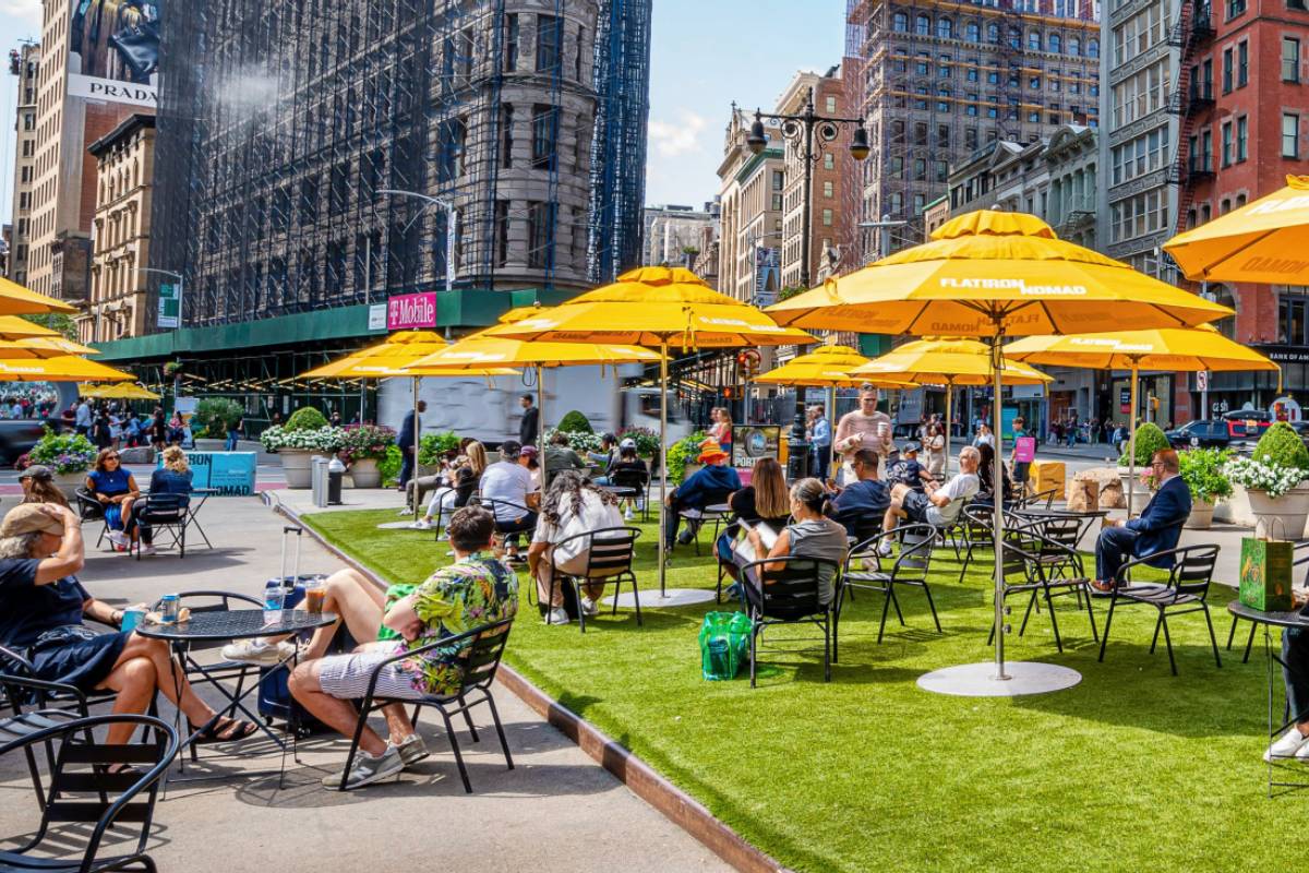 Broadway devient piéton : 6 blocs supplémentaires vont devenir des ...