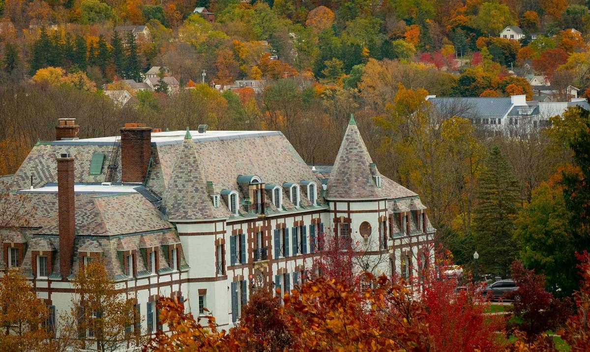 This 300-Mile Train Ride Connects NYC And Vermont—With Historic Spas ...