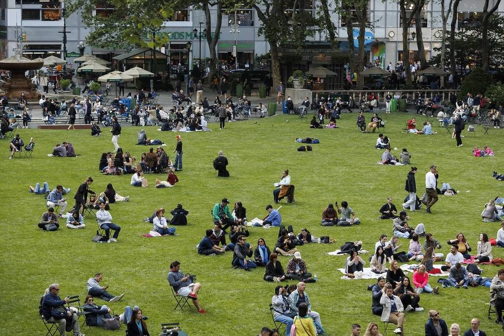 Bryant Park’s Iconic Lawn Just Reopened For The Season Earlier Than ...