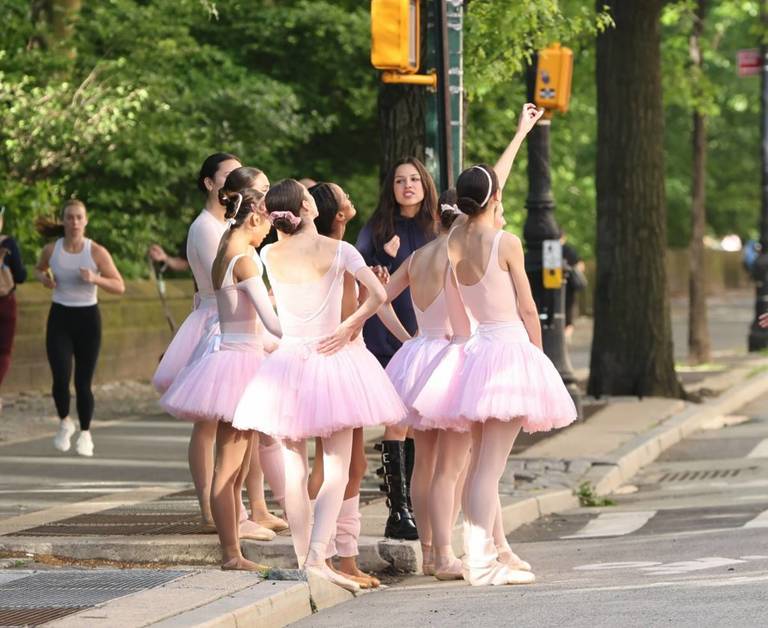 Filming in the streets of uptown NYC: Olivia Rodrigo is shooting a ...