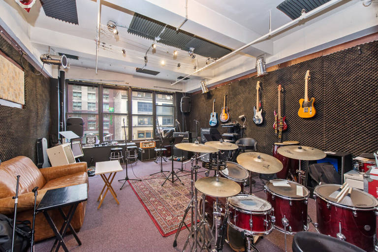 Madonna coprirà un mese intero di affitto dello studio per i musicisti ...