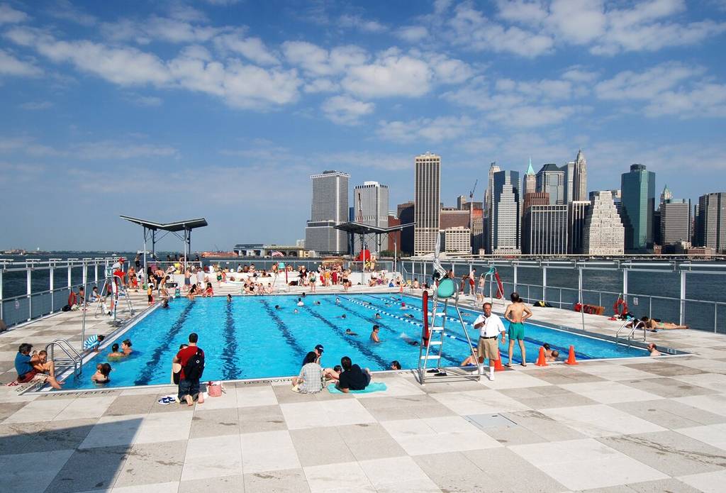New York's 260-foot free 'floating oasis' mobile pool offers a unique ...