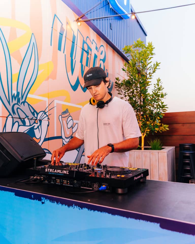 Sports Bar, Varsity Innaloo Now Open For Burger And Beer Lovers