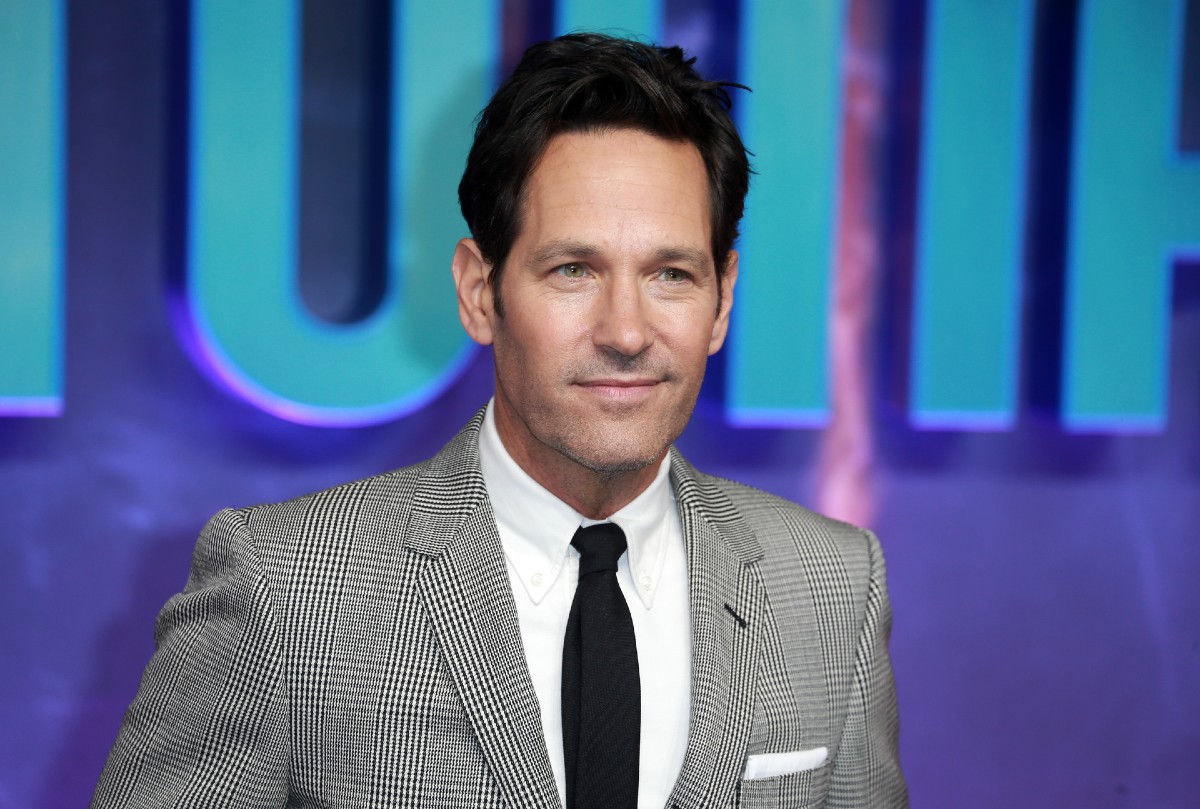 Paul Rudd Handed Out Water To Voters At Temple University