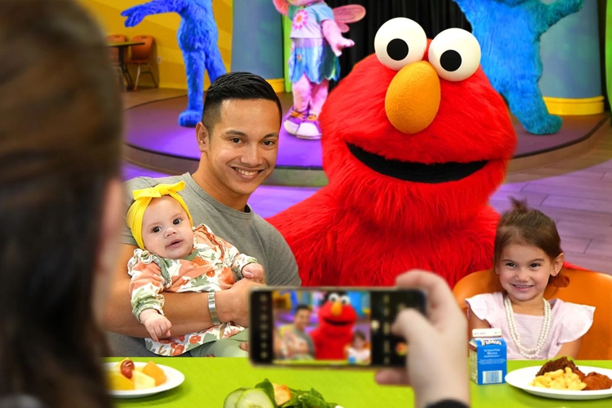 Share A Meal With Sesame Street Friends At Sesame Place