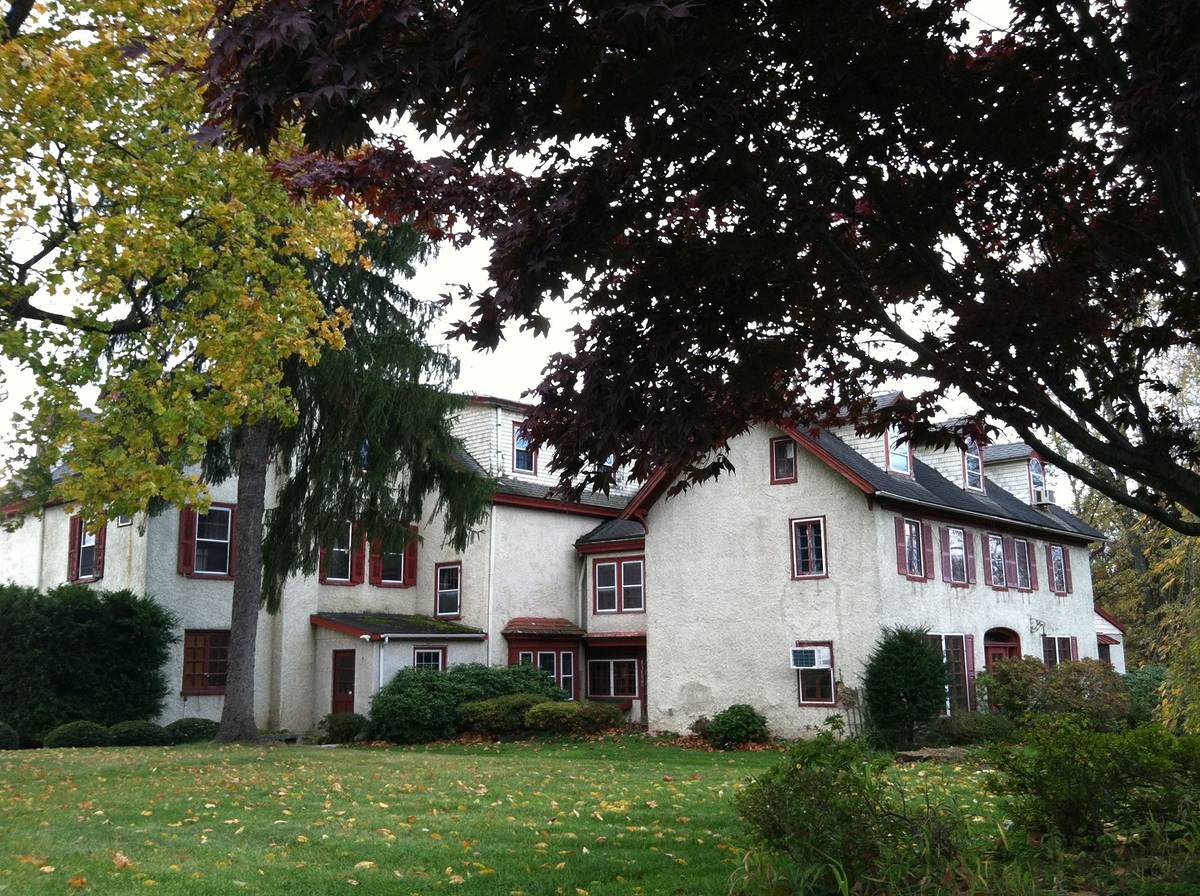 Explore Haunted Brinton Lodge & Brewery 50 Mins From Philly