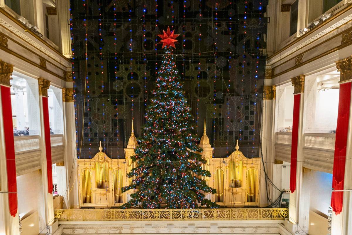 The Iconic Wanamaker Light Show is Finally Back in Philadelphia