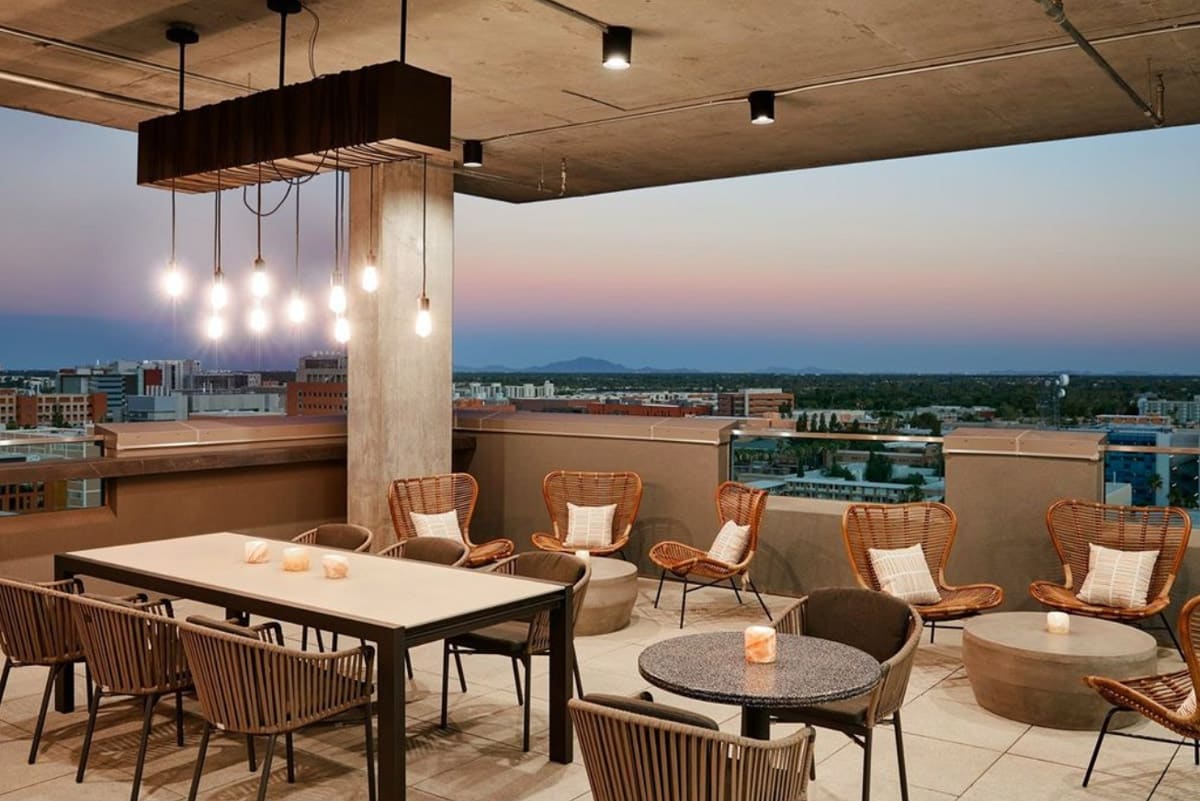 5 Best Phoenix Rooftop Bars For Cocktails With A View