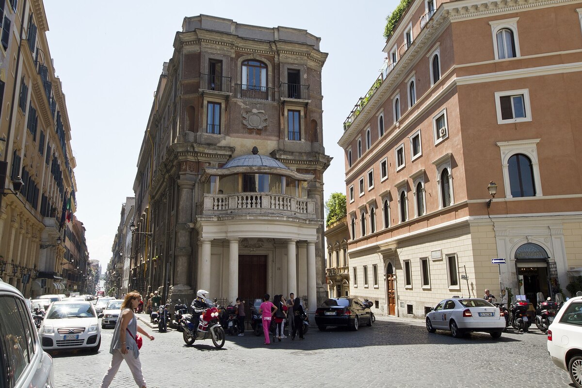 Here is the strangest building in Rome (with a creepy entrance)