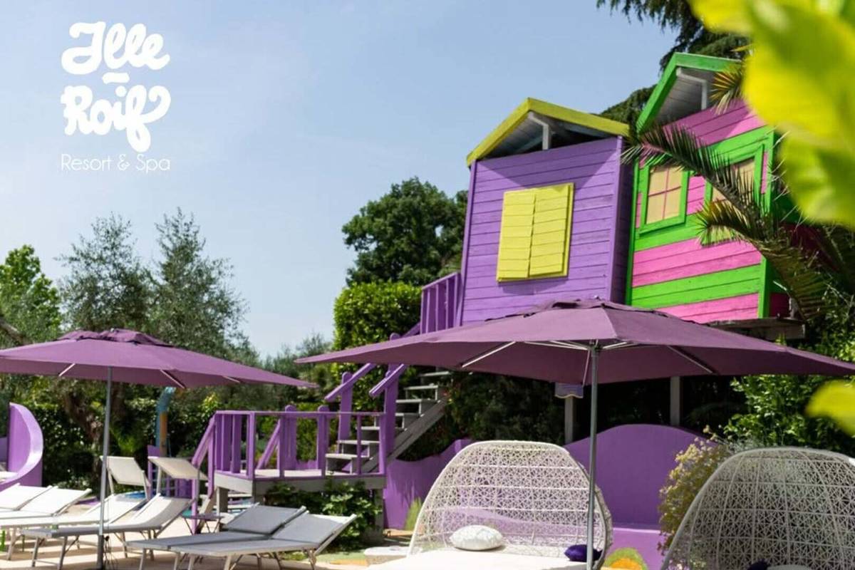 A few miles from Rome, the fairy-tale resort with spa and restaurant