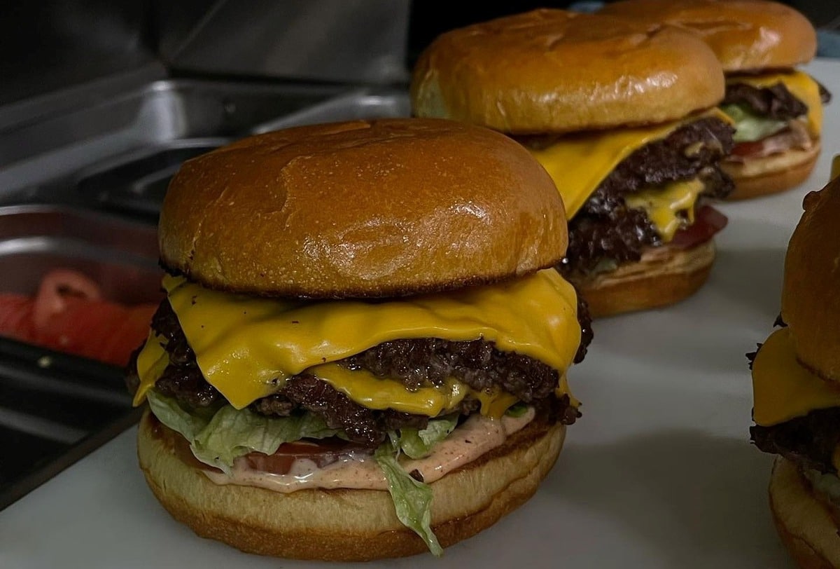 8 Brilliant Burger Joints In San Diego With The Juiciest Burgers