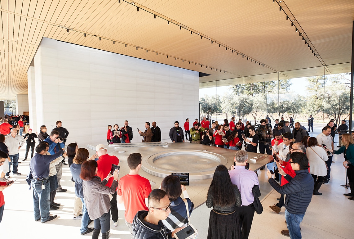Apple Park Visitor Center: A Peek Into The Elusive Groundscraper