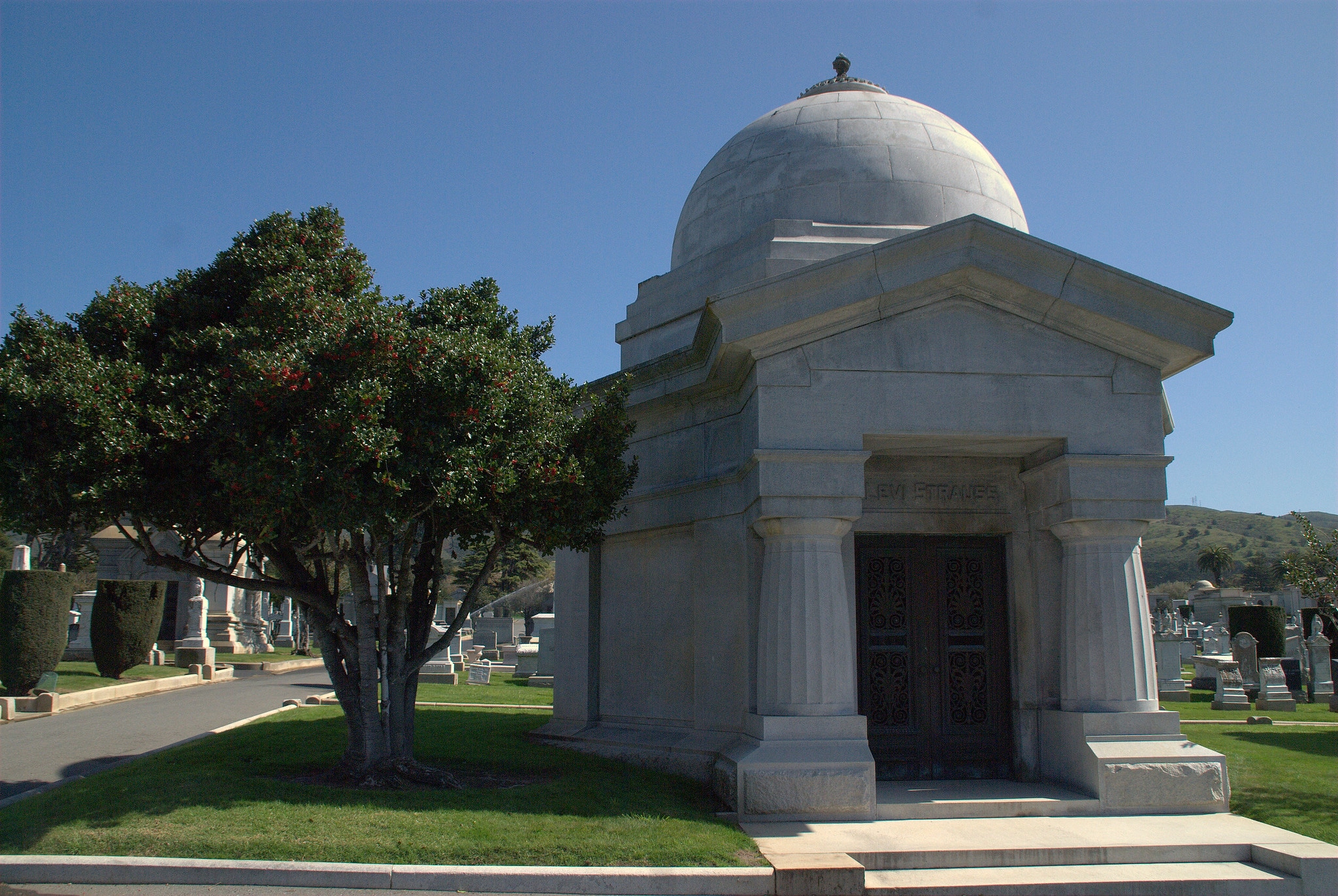 10 Famous Graves That You Can Visit In Colma - Secret San Francisco