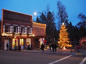 Nevada City Victorian Christmas Is One Of CA's Cutest Traditions