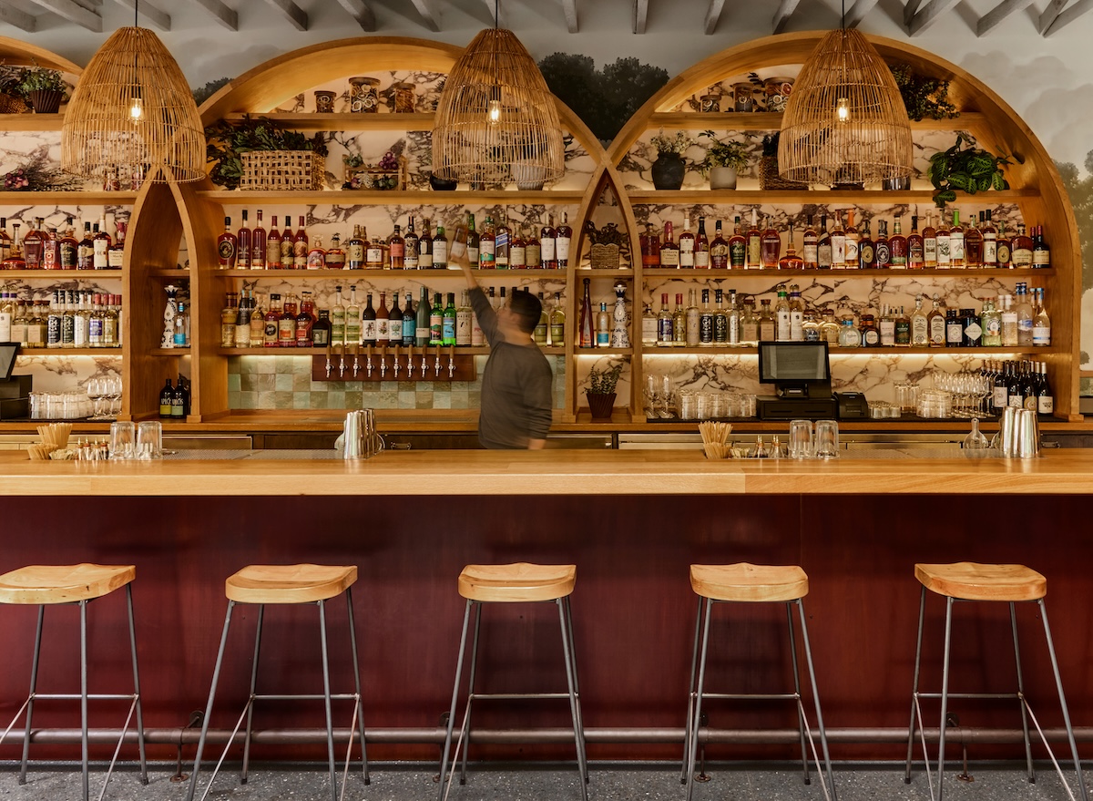 El nuevo bar de cócteles de Marina ya es un éxito con colas en la ...