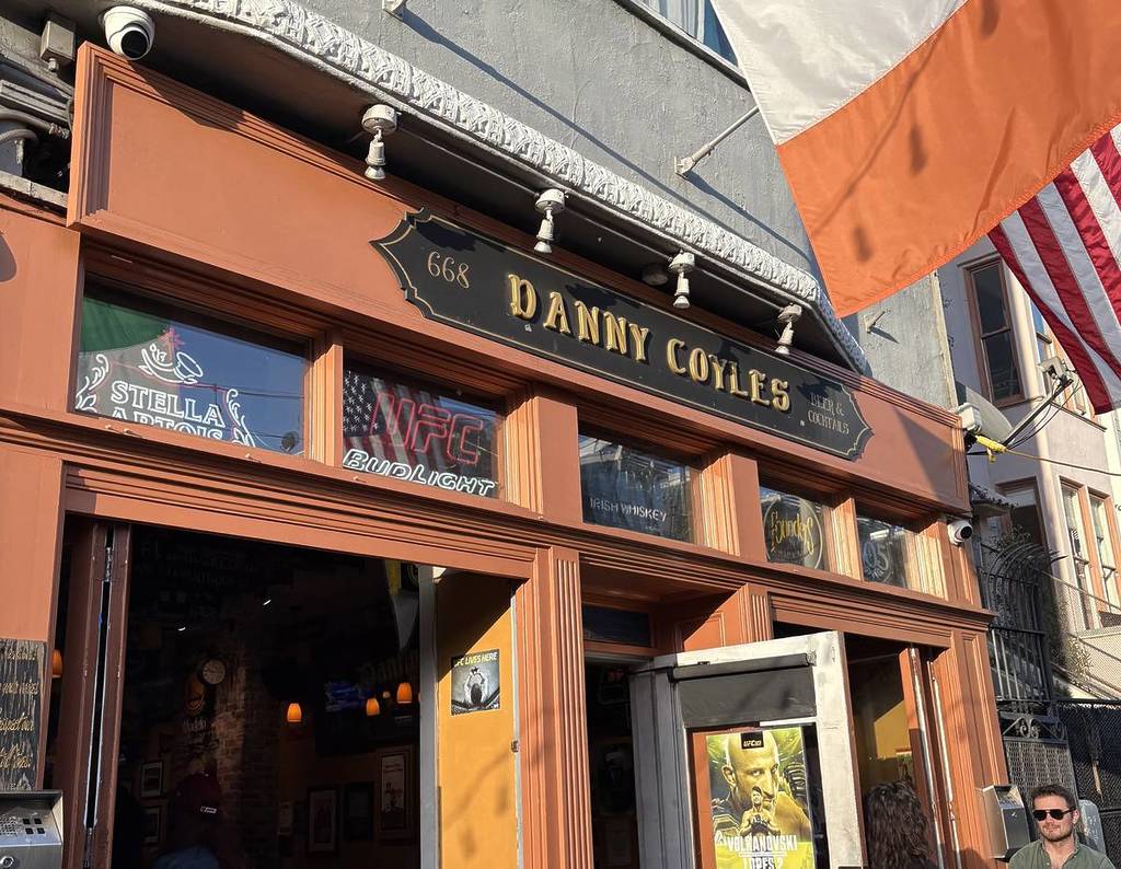 There's Only One Seahawk's Bar In San Francisco — Here's Where You Can ...