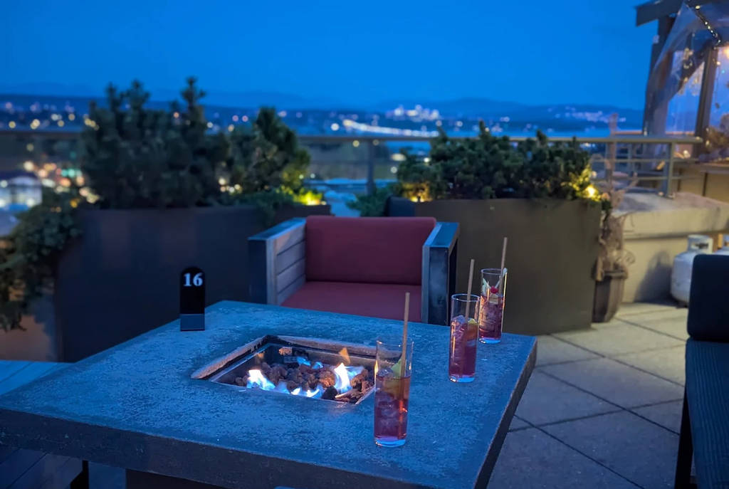 The Top 10 Seattle Rooftop Bars For Stunning Views This Summer