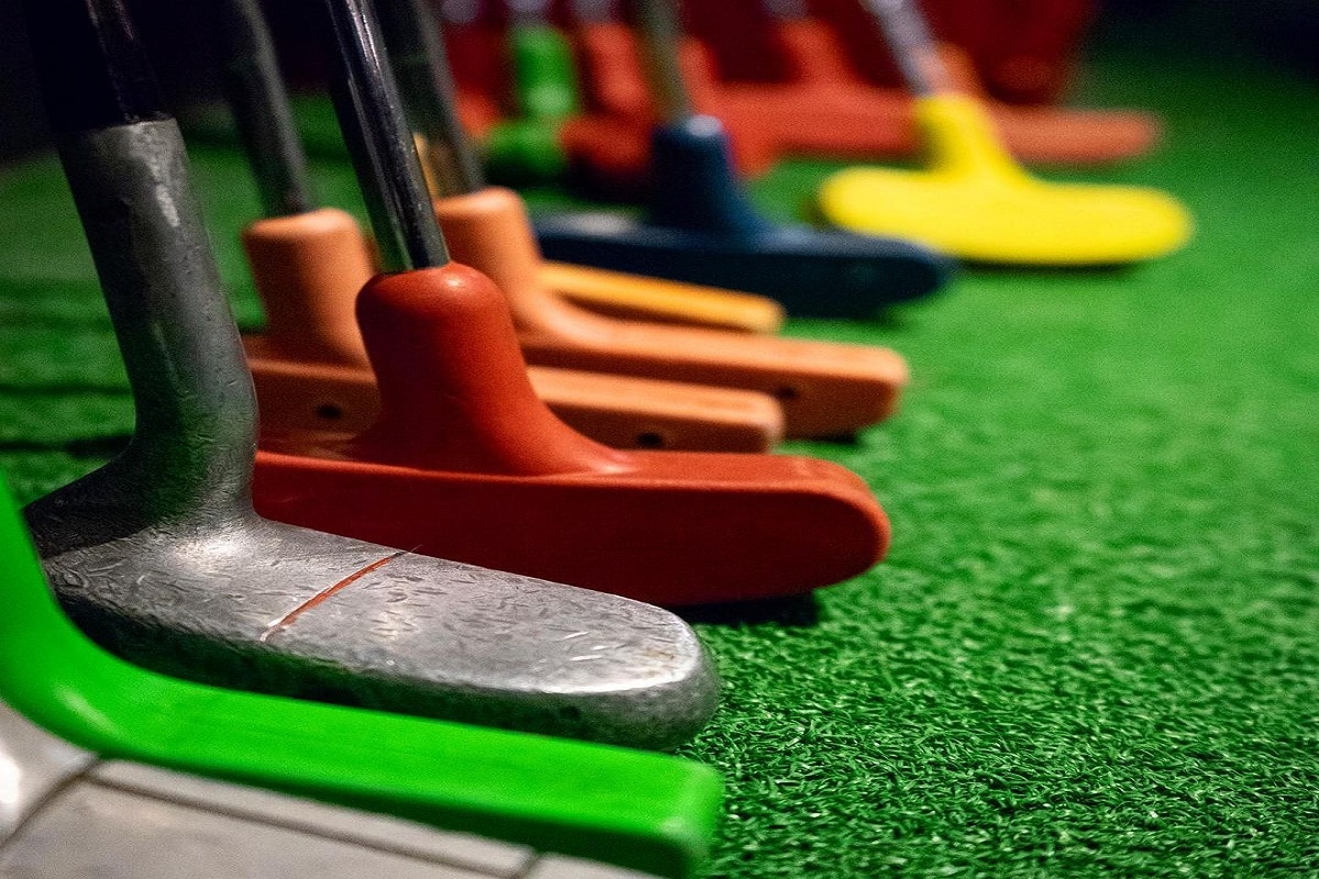Don't Miss This Mini Golf Pop-Up At The Paramount Theater This Weekend
