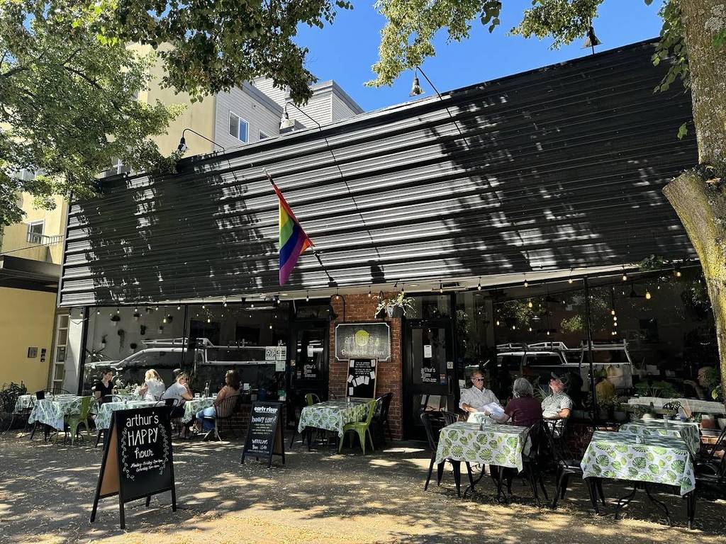 The Best Outdoor Brunch Spots In Seattle To Frequent This Spring