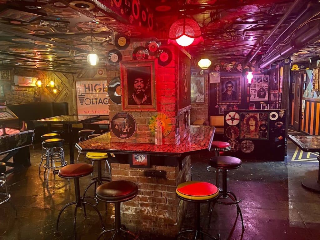 The 46 Best Bars In Seattle, According to Seattleites Themselves