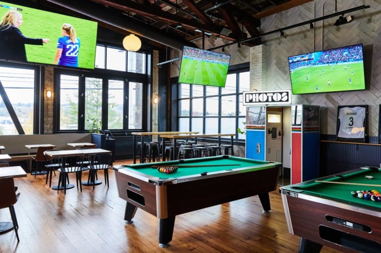 Here's Where You Can Join A Love Island Watch Party In Seattle